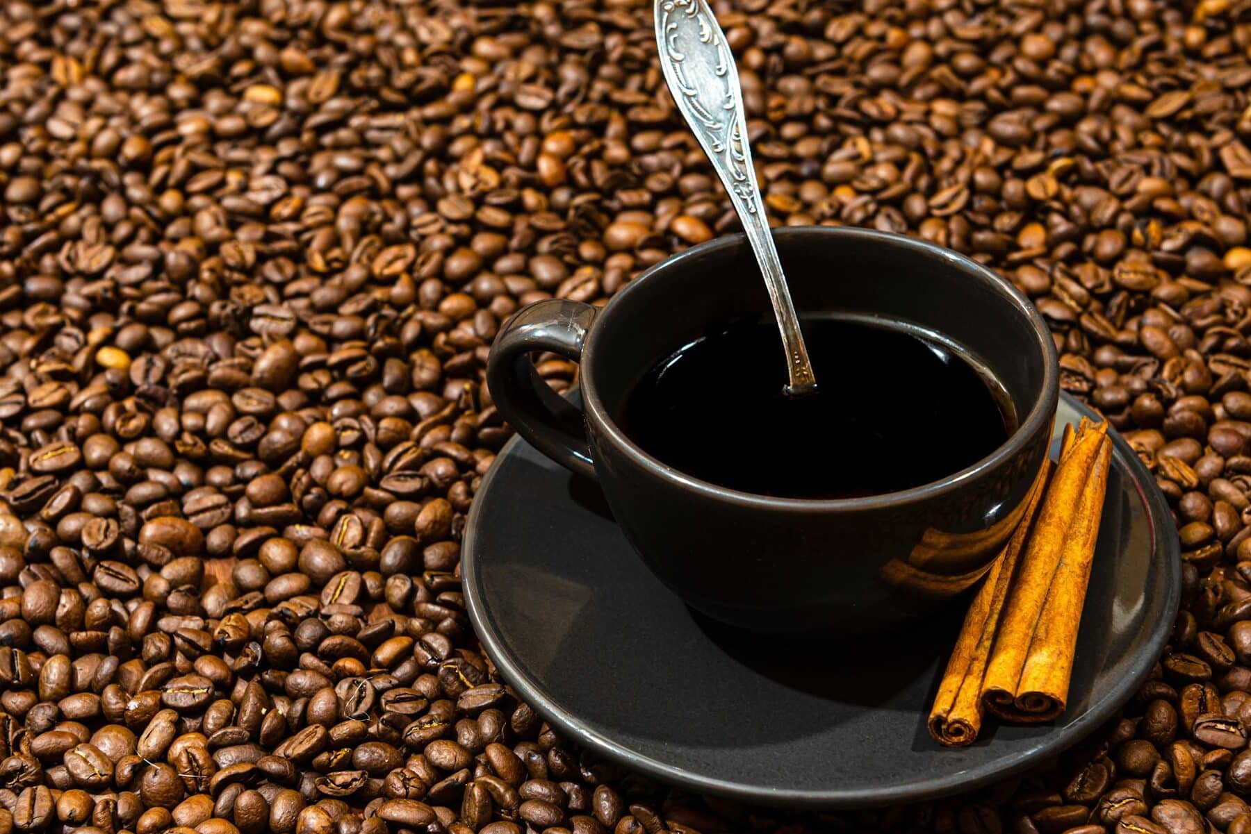 ¿Qué sucede al tomar café con canela? - Gestión de Cafeterías