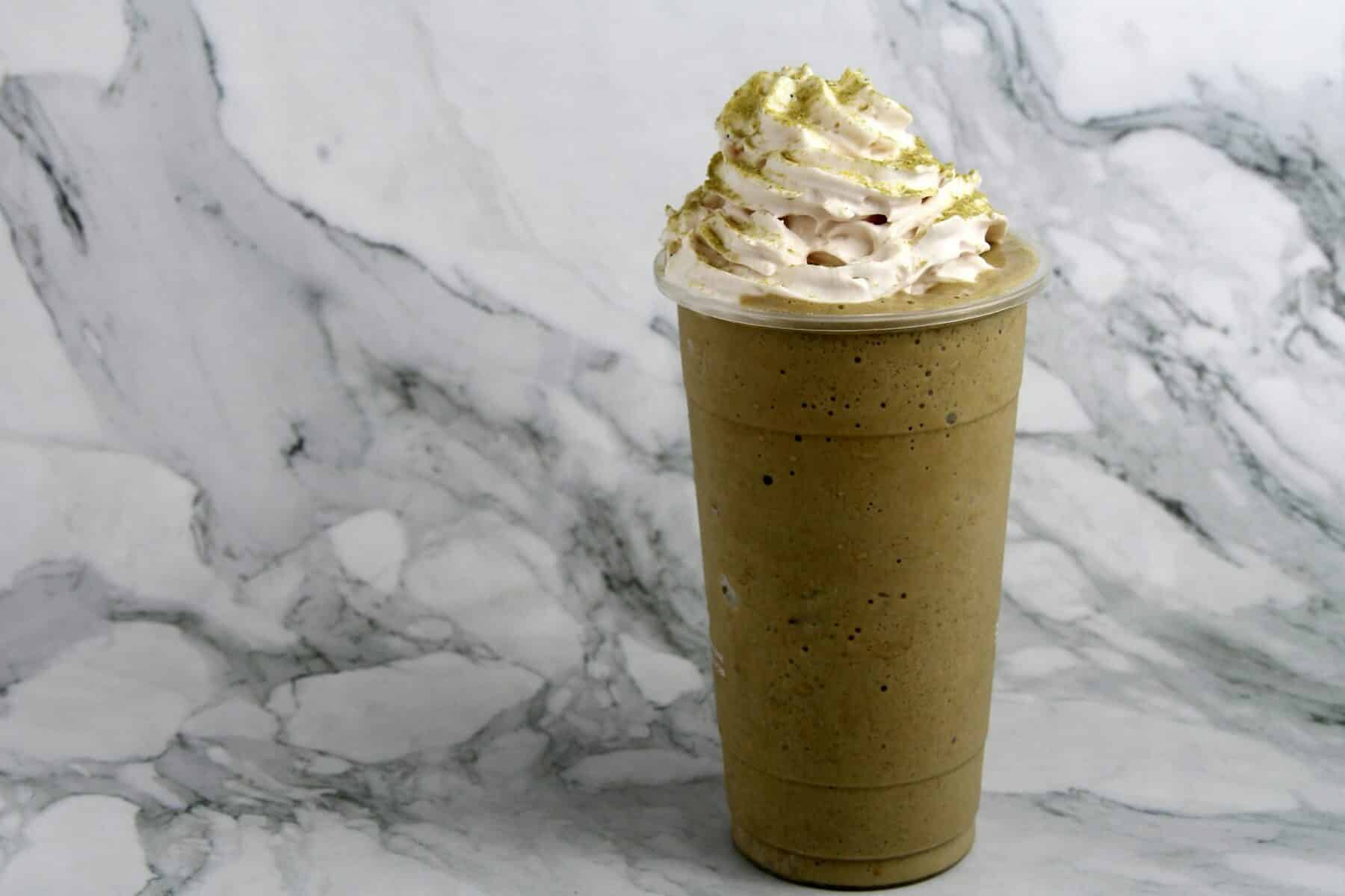 ¿Qué es el frappé? Elaboración y origen - Gestión de Cafeterías